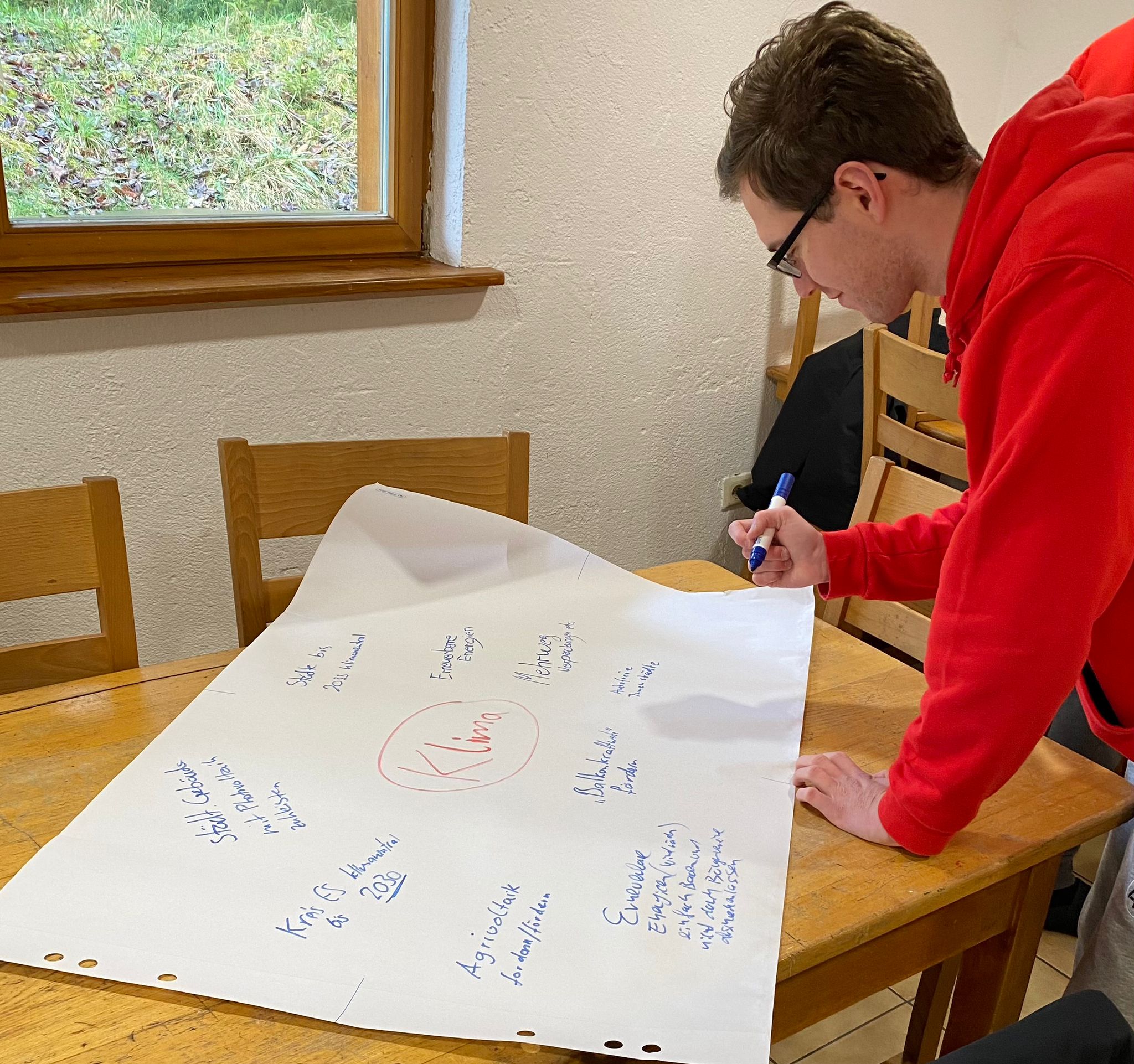 Politik im Wald: Wie die Jusos Esslingen im Schwarzwald zu neuen Ideen ...